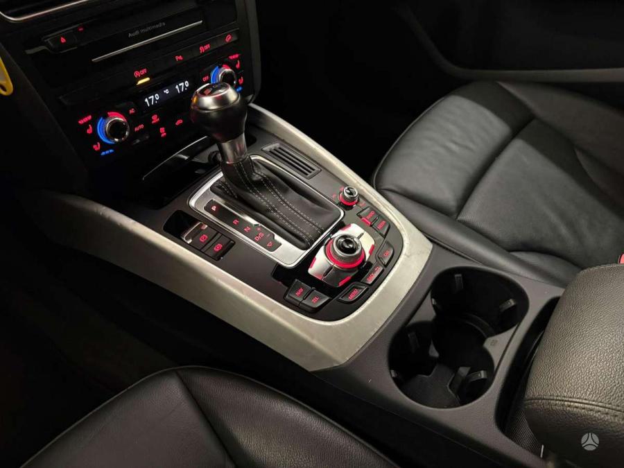 Balts Audi SQ5 2014 Marijampole, ar dzinēja tilpumu 2.97 L un nobraukumu 282 tūkst. km par 13500 €, foto 15 vietnē AUTOMOTO.COM.LV