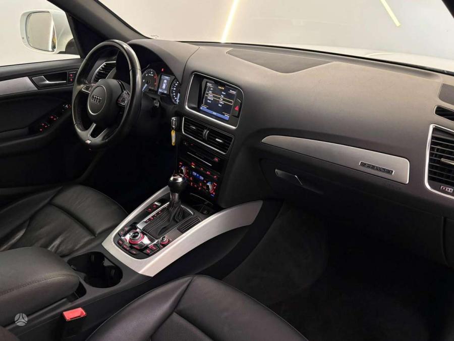 Balts Audi SQ5 2014 Marijampole, ar dzinēja tilpumu 2.97 L un nobraukumu 282 tūkst. km par 13500 €, foto 16 vietnē AUTOMOTO.COM.LV