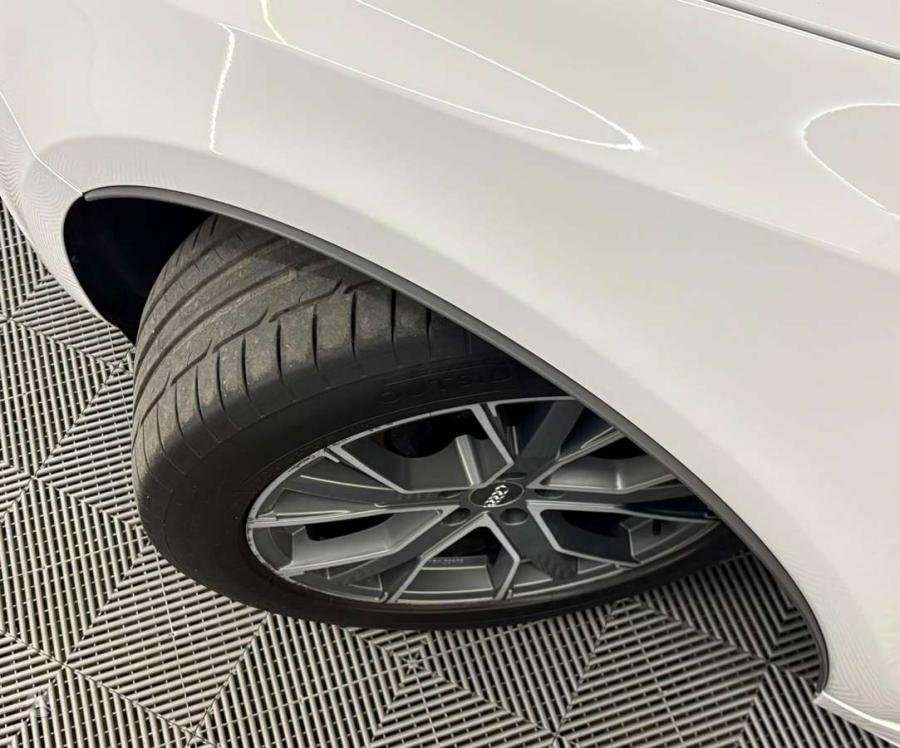 Balts Audi SQ5 2014 Marijampole, ar dzinēja tilpumu 2.97 L un nobraukumu 282 tūkst. km par 13500 €, foto 22 vietnē AUTOMOTO.COM.LV