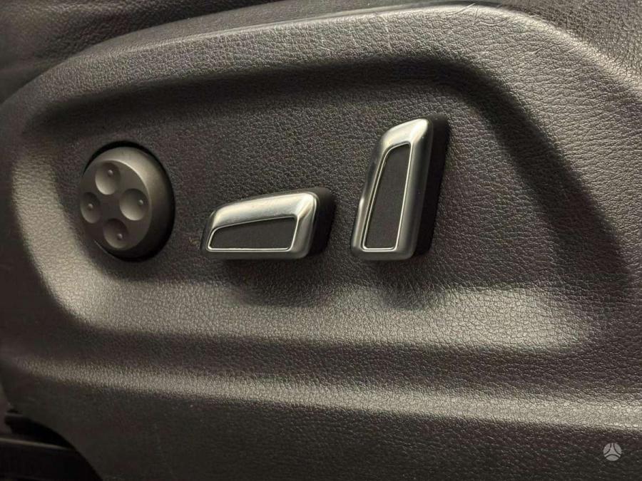 Balts Audi SQ5 2014 Marijampole, ar dzinēja tilpumu 2.97 L un nobraukumu 282 tūkst. km par 13500 €, foto 23 vietnē AUTOMOTO.COM.LV