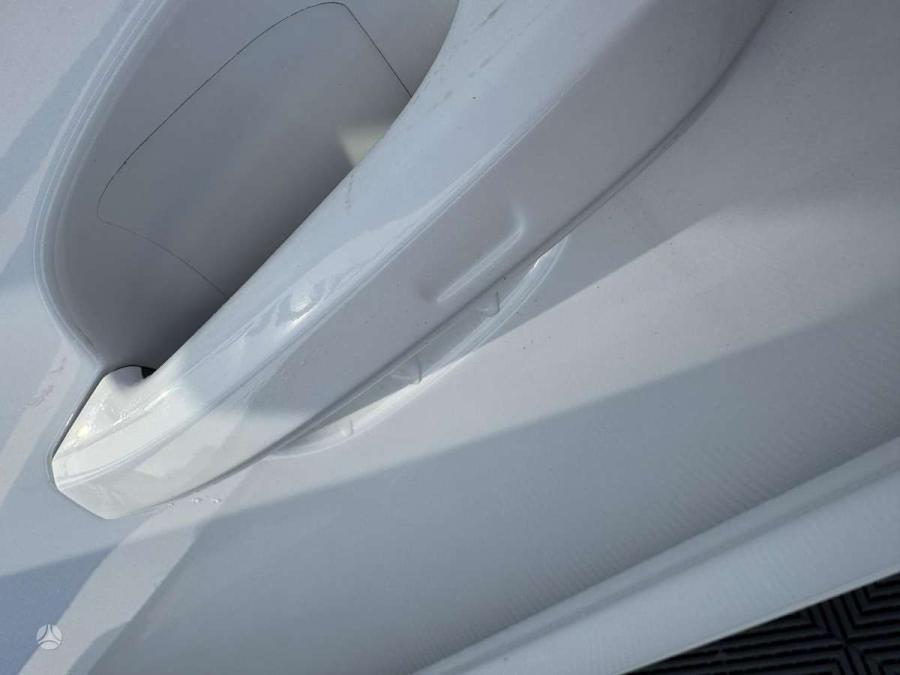 White Audi SQ5 2018 in Kaunas, with an engine capacity of 3.00 L and mileage of 242 thousand km for 23000 €, photo 8 on AUTOMOTO.COM.LV