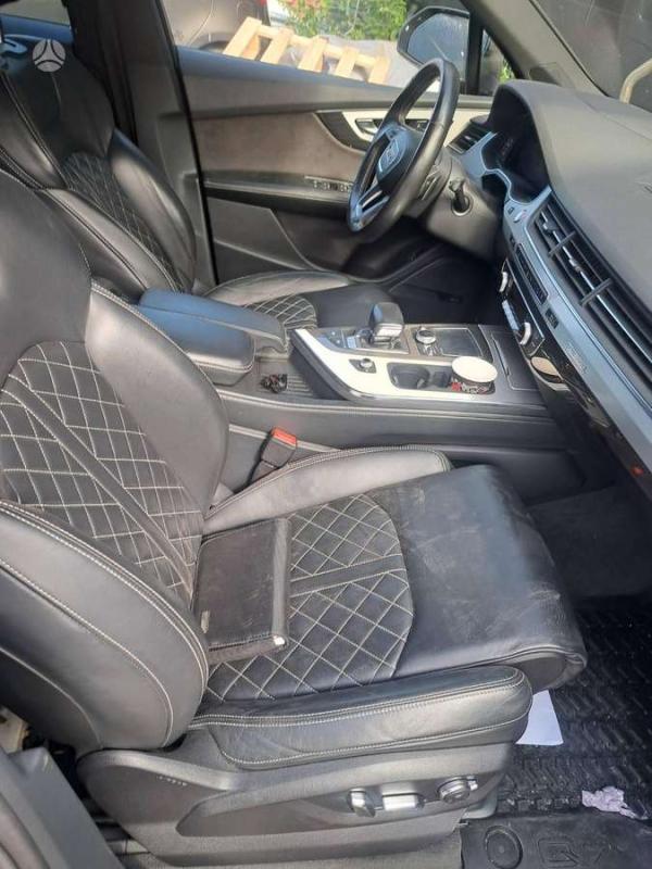Black Audi SQ7 2017 in Kretinga, with an engine capacity of 3.96 L and mileage of 156 thousand km for 24500 €, photo 6 on AUTOMOTO.COM.LV
