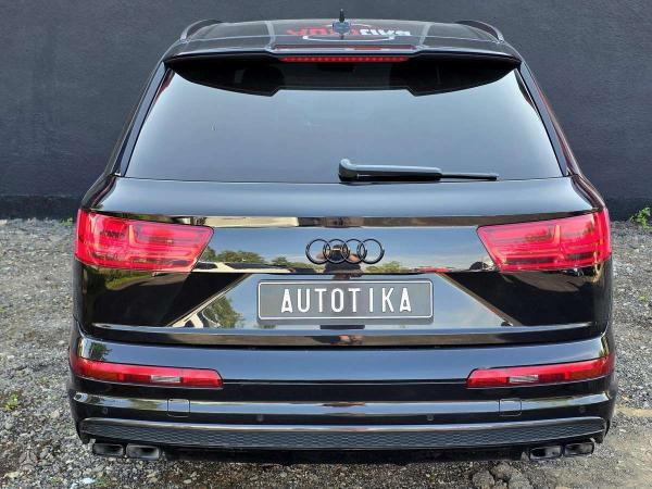 Black Audi SQ7 2017 in Siauliai, with an engine capacity of 3.96 L and mileage of 320 thousand km for 25500 €, photo 7 on AUTOMOTO.COM.LV