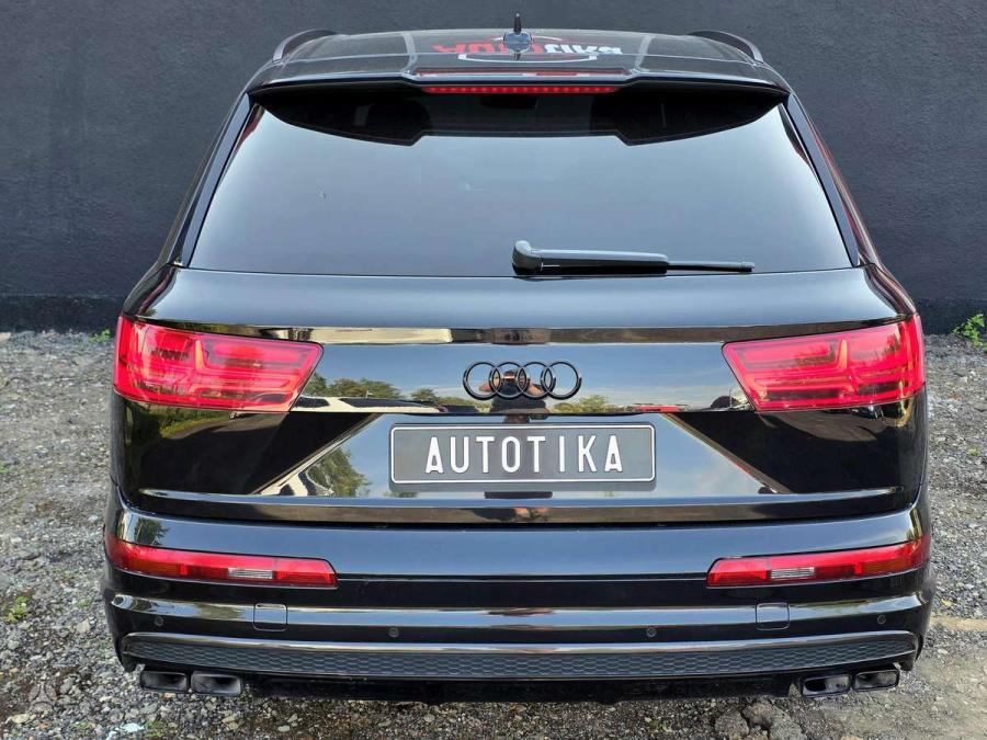 Black Audi SQ7 2017 in Siauliai, with an engine capacity of 3.96 L and mileage of 320 thousand km for 25500 €, photo 7 on AUTOMOTO.COM.LV