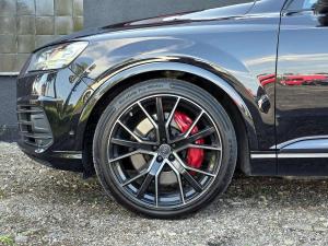 Black Audi SQ7 2017 in Siauliai, with an engine capacity of 3.96 L and mileage of 320 thousand km for 25500 €, photo 16 on AUTOMOTO.COM.LV