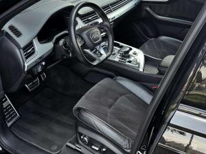 Black Audi SQ7 2017 in Siauliai, with an engine capacity of 3.96 L and mileage of 320 thousand km for 25500 €, photo 17 on AUTOMOTO.COM.LV