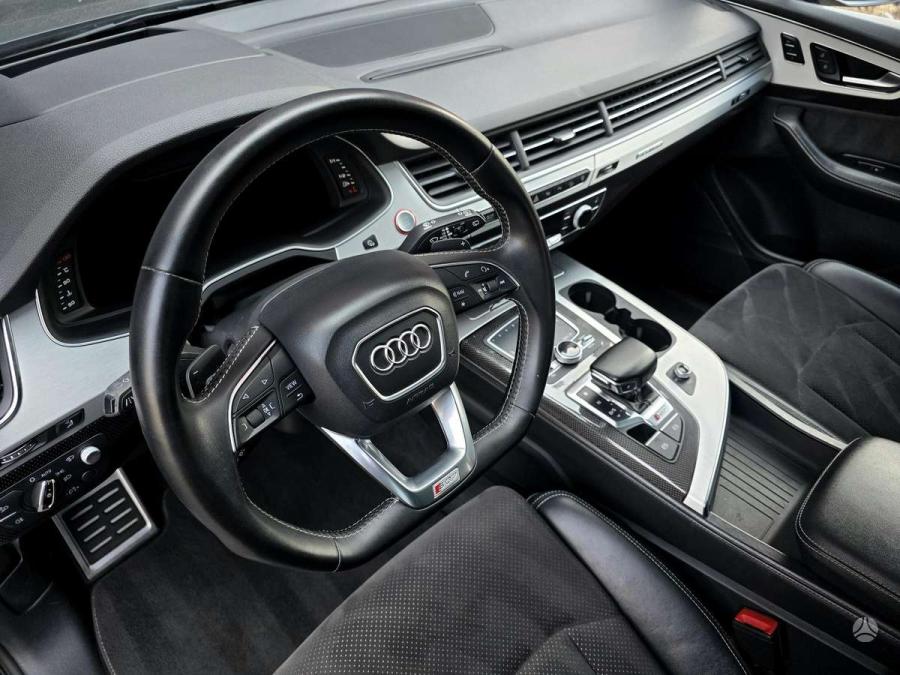 Black Audi SQ7 2017 in Siauliai, with an engine capacity of 3.96 L and mileage of 320 thousand km for 25500 €, photo 18 on AUTOMOTO.COM.LV