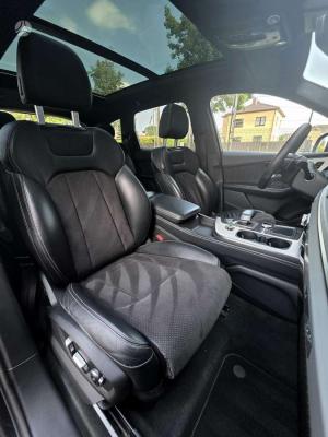 Black Audi SQ7 2017 in Siauliai, with an engine capacity of 3.96 L and mileage of 320 thousand km for 25500 €, photo 21 on AUTOMOTO.COM.LV