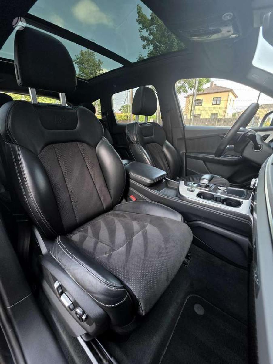 Black Audi SQ7 2017 in Siauliai, with an engine capacity of 3.96 L and mileage of 320 thousand km for 25500 €, photo 21 on AUTOMOTO.COM.LV