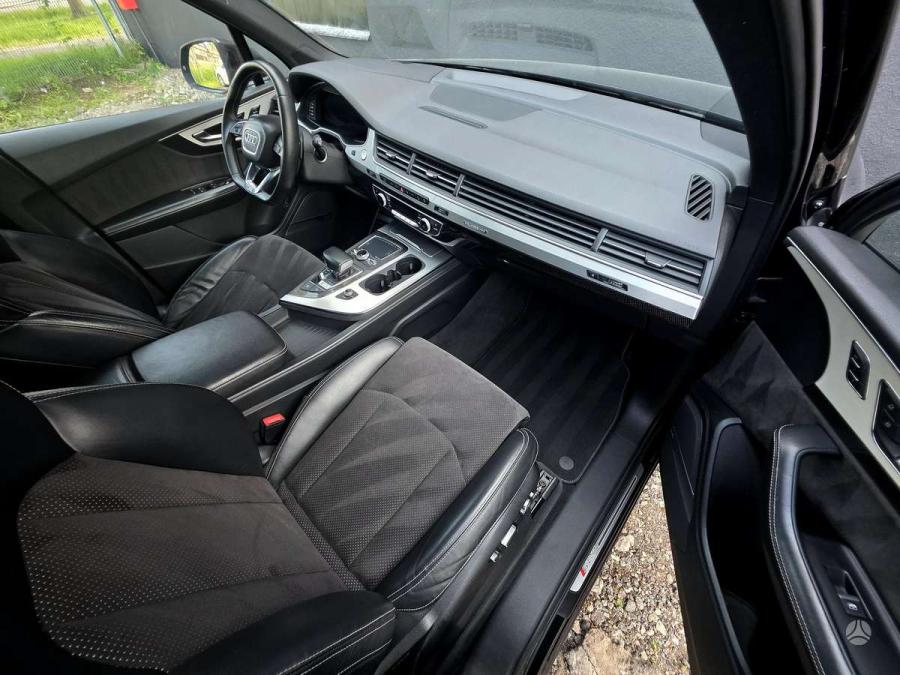 Black Audi SQ7 2017 in Siauliai, with an engine capacity of 3.96 L and mileage of 320 thousand km for 25500 €, photo 22 on AUTOMOTO.COM.LV