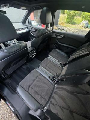 Black Audi SQ7 2017 in Siauliai, with an engine capacity of 3.96 L and mileage of 320 thousand km for 25500 €, photo 23 on AUTOMOTO.COM.LV