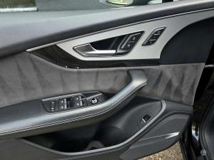 Black Audi SQ7 2017 in Siauliai, with an engine capacity of 3.96 L and mileage of 320 thousand km for 25500 €, photo 31 on AUTOMOTO.COM.LV