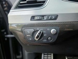 Black Audi SQ7 2017 in Siauliai, with an engine capacity of 3.96 L and mileage of 320 thousand km for 25500 €, photo 33 on AUTOMOTO.COM.LV