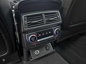 Black Audi SQ7 2017 in Siauliai, with an engine capacity of 3.96 L and mileage of 320 thousand km for 25500 €, photo 36 on AUTOMOTO.COM.LV