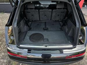 Black Audi SQ7 2017 in Siauliai, with an engine capacity of 3.96 L and mileage of 320 thousand km for 25500 €, photo 42 on AUTOMOTO.COM.LV