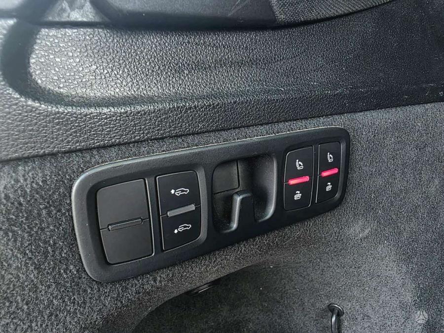 Black Audi SQ7 2017 in Siauliai, with an engine capacity of 3.96 L and mileage of 320 thousand km for 25500 €, photo 43 on AUTOMOTO.COM.LV