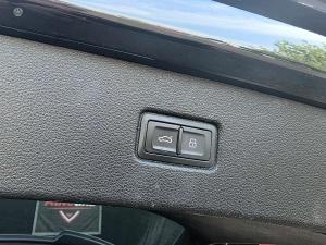 Black Audi SQ7 2017 in Siauliai, with an engine capacity of 3.96 L and mileage of 320 thousand km for 25500 €, photo 44 on AUTOMOTO.COM.LV