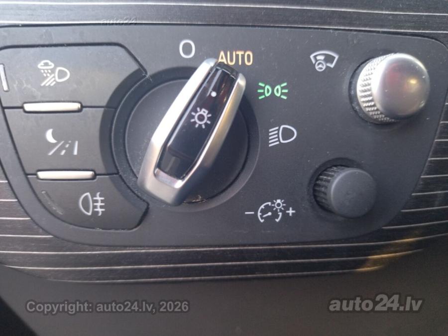 Melns Audi SQ7 2017 Tallina, ar dzinēja tilpumu 4.00 L un nobraukumu 350 tūkst. km par 20000 €, foto 11 vietnē AUTOMOTO.COM.LV