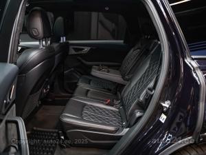 Melns Audi SQ7 2018 Tallina, ar dzinēja tilpumu 4.00 L un nobraukumu 166 tūkst. km par 42900 €, foto 8 vietnē AUTOMOTO.COM.LV