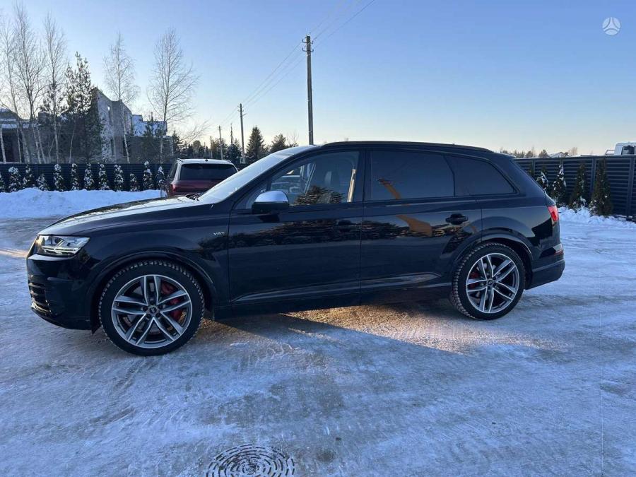 Melns Audi SQ7 2018 Panevēža, ar dzinēja tilpumu 3.96 L un nobraukumu 87 tūkst. km par 37500 €, foto 4 vietnē AUTOMOTO.COM.LV