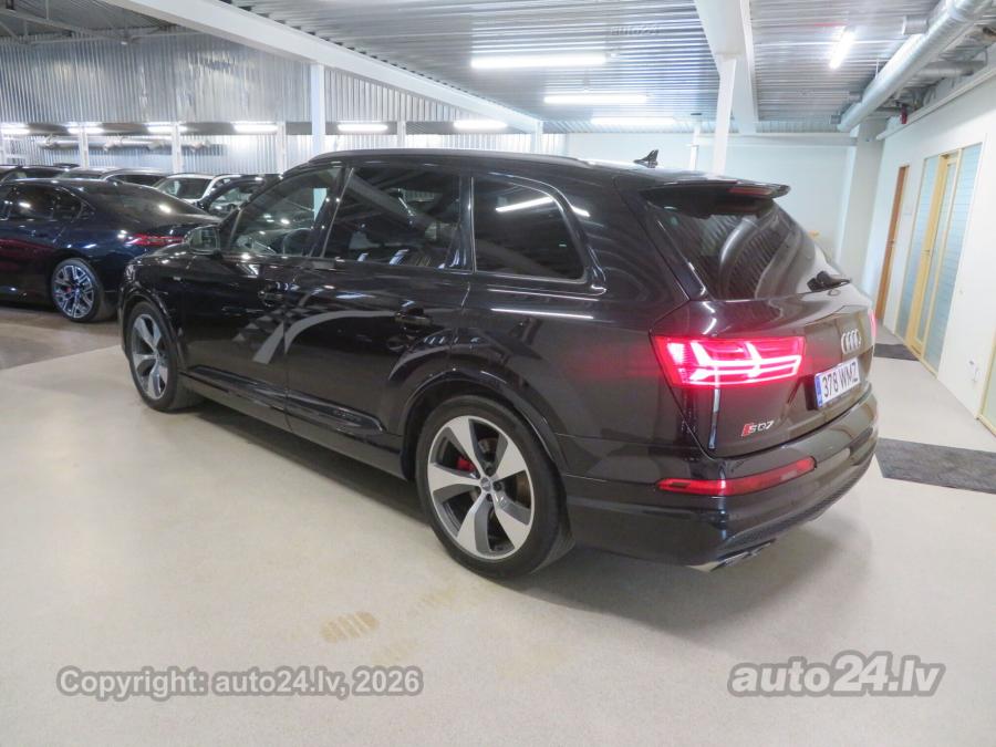 Black Audi SQ7 2018 in Tallinn, with an engine capacity of 4.00 L and mileage of 196 thousand km for 36000 €, photo 3 on AUTOMOTO.COM.LV