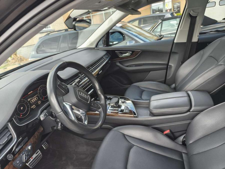 Black Audi SQ7 2018 in Siauliai, with an engine capacity of 0.30 L and mileage of 186 thousand km for 22900 €, photo 9 on AUTOMOTO.COM.LV