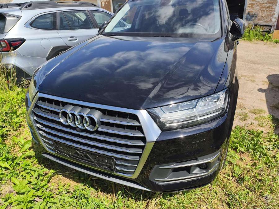 Black Audi SQ7 2018 in Siauliai, with an engine capacity of 0.30 L and mileage of 186 thousand km for 22900 €, photo 17 on AUTOMOTO.COM.LV