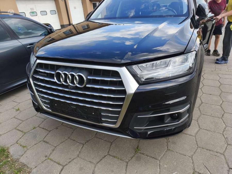 Melns Audi SQ7 2018 Šauļi, ar dzinēja tilpumu 3.00 L un nobraukumu 186 tūkst. km par 22900 €, foto 4 vietnē AUTOMOTO.COM.LV