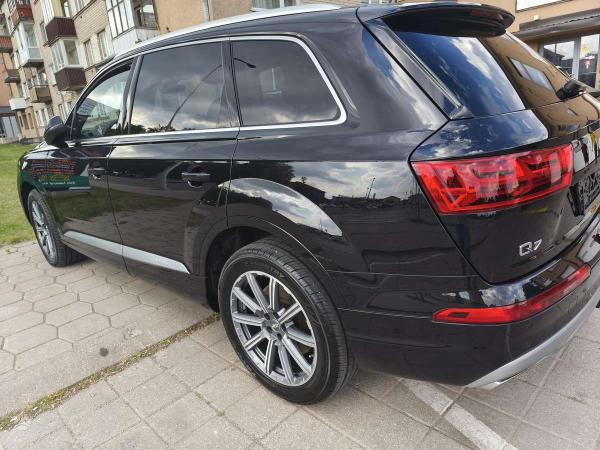 Melns Audi SQ7 2018 Šauļi, ar dzinēja tilpumu 3.00 L un nobraukumu 186 tūkst. km par 22900 €, foto 4 vietnē AUTOMOTO.COM.LV