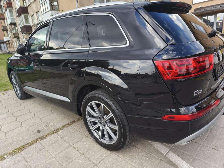 Melns Audi SQ7 2018 Šauļi, ar dzinēja tilpumu 3.00 L un nobraukumu 186 tūkst. km par 22900 €, foto 5 vietnē AUTOMOTO.COM.LV