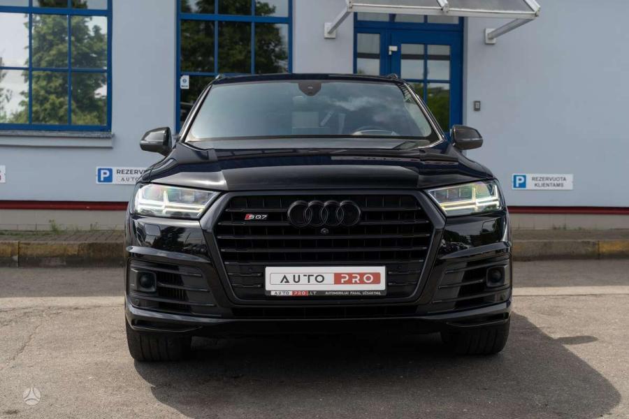 Melns Audi SQ7 2018 Viļņa, ar dzinēja tilpumu 3.96 L un nobraukumu 203 tūkst. km par 37999 €, foto 1 vietnē AUTOMOTO.COM.LV