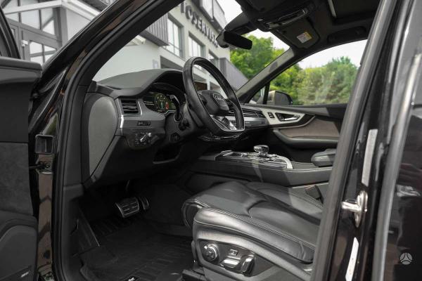 Melns Audi SQ7 2018 Viļņa, ar dzinēja tilpumu 3.96 L un nobraukumu 203 tūkst. km par 37999 €, foto 3 vietnē AUTOMOTO.COM.LV