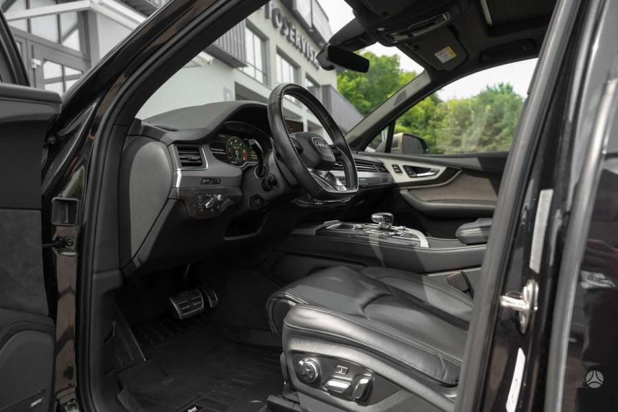 Melns Audi SQ7 2018 Viļņa, ar dzinēja tilpumu 3.96 L un nobraukumu 203 tūkst. km par 37999 €, foto 4 vietnē AUTOMOTO.COM.LV