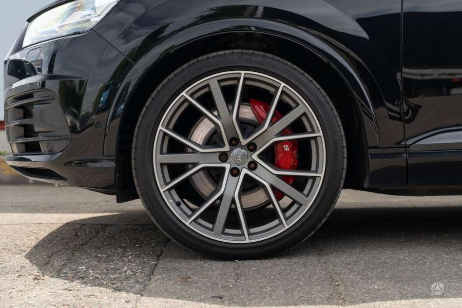 Melns Audi SQ7 2018 Viļņa, ar dzinēja tilpumu 3.96 L un nobraukumu 203 tūkst. km par 37999 €, foto 7 vietnē AUTOMOTO.COM.LV