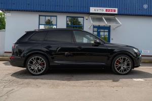 Melns Audi SQ7 2018 Viļņa, ar dzinēja tilpumu 3.96 L un nobraukumu 203 tūkst. km par 37999 €, foto 9 vietnē AUTOMOTO.COM.LV