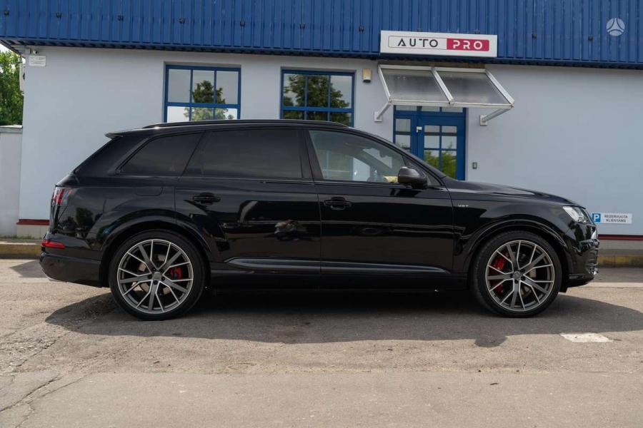 Melns Audi SQ7 2018 Viļņa, ar dzinēja tilpumu 3.96 L un nobraukumu 203 tūkst. km par 37999 €, foto 9 vietnē AUTOMOTO.COM.LV