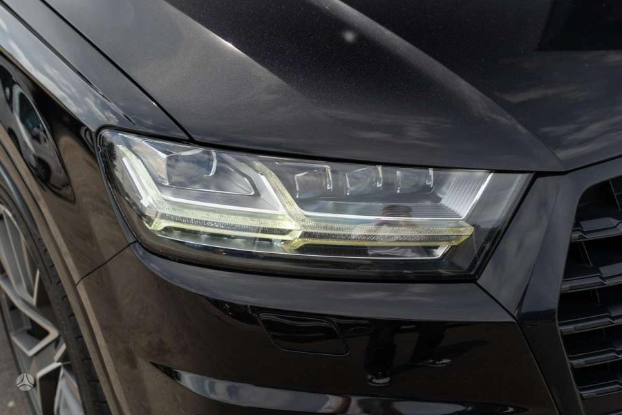 Melns Audi SQ7 2018 Viļņa, ar dzinēja tilpumu 3.96 L un nobraukumu 203 tūkst. km par 37999 €, foto 10 vietnē AUTOMOTO.COM.LV