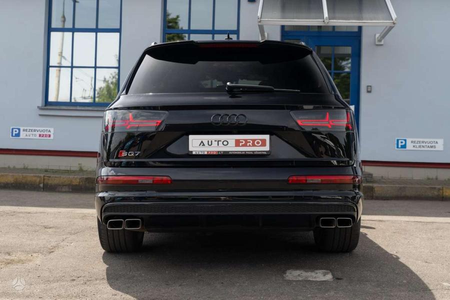 Melns Audi SQ7 2018 Viļņa, ar dzinēja tilpumu 3.96 L un nobraukumu 203 tūkst. km par 37999 €, foto 12 vietnē AUTOMOTO.COM.LV