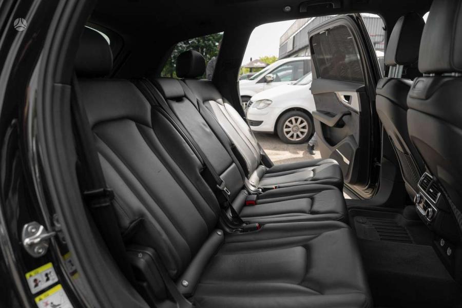 Melns Audi SQ7 2018 Viļņa, ar dzinēja tilpumu 3.96 L un nobraukumu 203 tūkst. km par 37999 €, foto 19 vietnē AUTOMOTO.COM.LV
