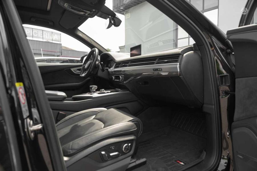 Melns Audi SQ7 2018 Viļņa, ar dzinēja tilpumu 3.96 L un nobraukumu 203 tūkst. km par 37999 €, foto 22 vietnē AUTOMOTO.COM.LV