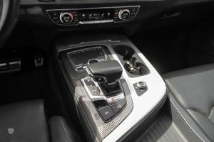 Melns Audi SQ7 2018 Viļņa, ar dzinēja tilpumu 3.96 L un nobraukumu 203 tūkst. km par 37999 €, foto 31 vietnē AUTOMOTO.COM.LV