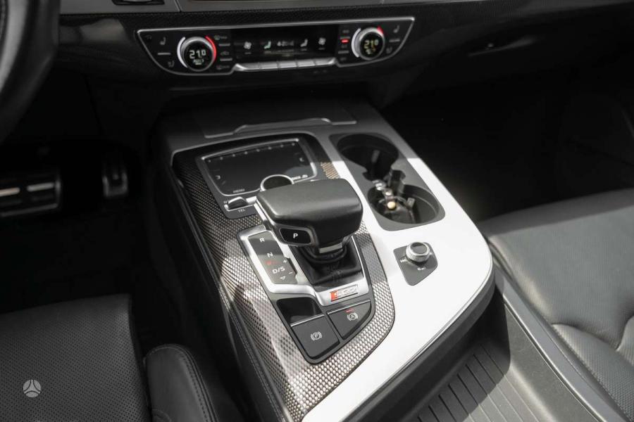 Melns Audi SQ7 2018 Viļņa, ar dzinēja tilpumu 3.96 L un nobraukumu 203 tūkst. km par 37999 €, foto 31 vietnē AUTOMOTO.COM.LV