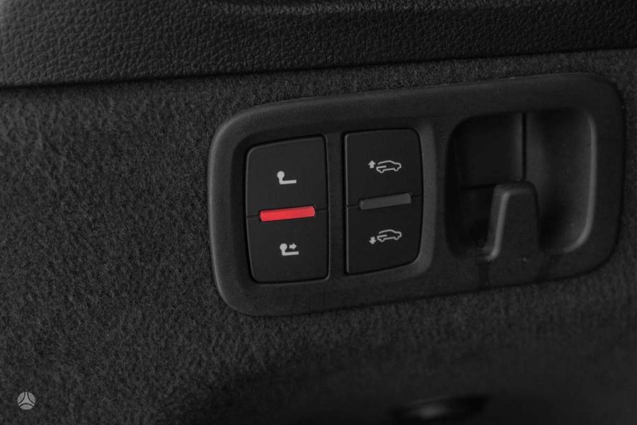 Melns Audi SQ7 2018 Viļņa, ar dzinēja tilpumu 3.96 L un nobraukumu 203 tūkst. km par 37999 €, foto 44 vietnē AUTOMOTO.COM.LV