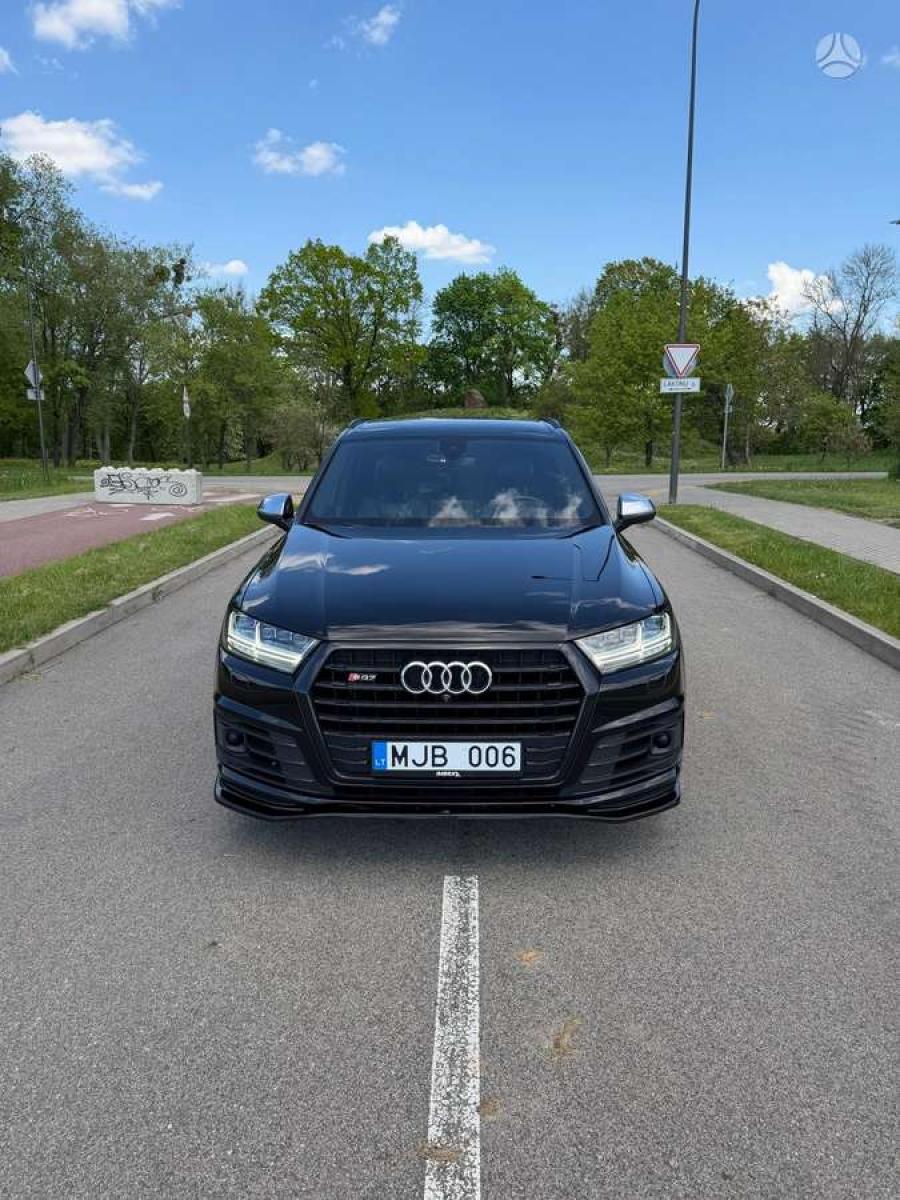 Black Audi SQ7 2018 in Kaunas, with an engine capacity of 3.96 L and mileage of 158 thousand km for 31900 €, photo 1 on AUTOMOTO.COM.LV
