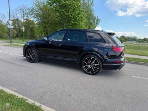 Black Audi SQ7 2018 in Kaunas, with an engine capacity of 3.96 L and mileage of 158 thousand km for 31900 €, photo 4 on AUTOMOTO.COM.LV