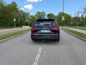 Black Audi SQ7 2018 in Kaunas, with an engine capacity of 3.96 L and mileage of 158 thousand km for 31900 €, photo 5 on AUTOMOTO.COM.LV