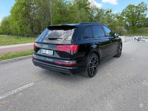 Black Audi SQ7 2018 in Kaunas, with an engine capacity of 3.96 L and mileage of 158 thousand km for 31900 €, photo 6 on AUTOMOTO.COM.LV