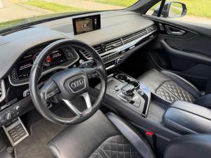 Black Audi SQ7 2018 in Kaunas, with an engine capacity of 3.96 L and mileage of 158 thousand km for 31900 €, photo 11 on AUTOMOTO.COM.LV