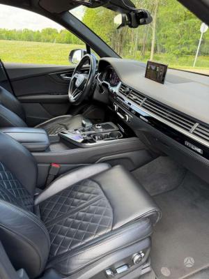Black Audi SQ7 2018 in Kaunas, with an engine capacity of 3.96 L and mileage of 158 thousand km for 31900 €, photo 13 on AUTOMOTO.COM.LV