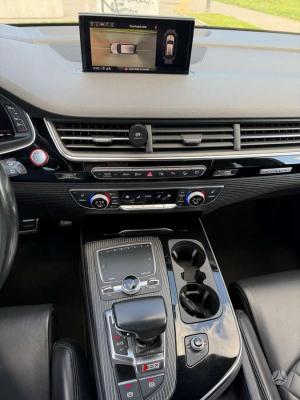 Black Audi SQ7 2018 in Kaunas, with an engine capacity of 3.96 L and mileage of 158 thousand km for 31900 €, photo 14 on AUTOMOTO.COM.LV
